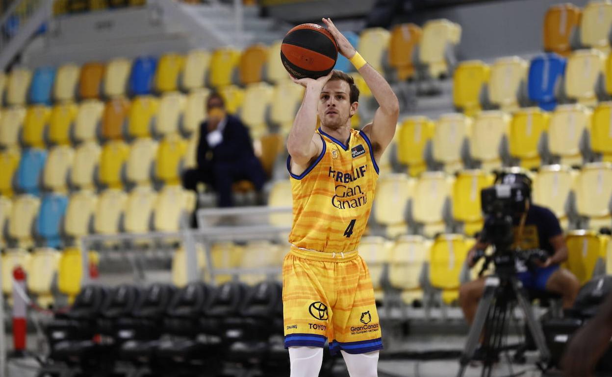 Frankie Ferrari rompe con el Granca y toma rumbo a Sevilla, donde le aguarda el Betis | Canarias7